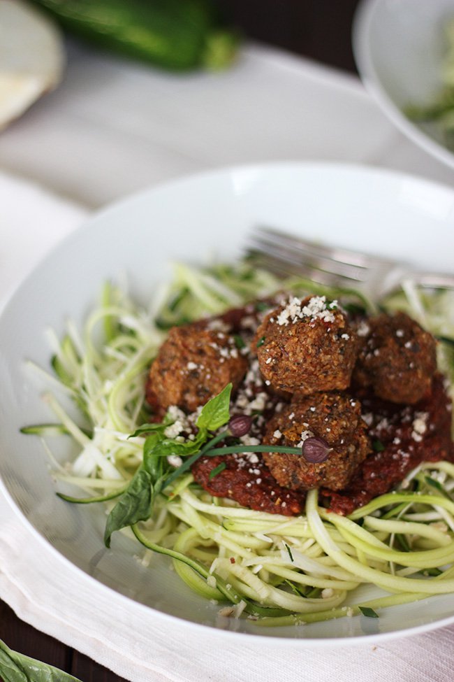 Raw Spaghetti and Veggie Balls - YogaDigest.com