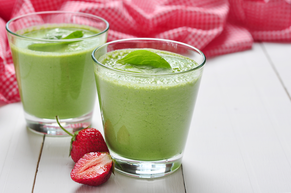 Easy Green Smoothie - YogaDigest.com